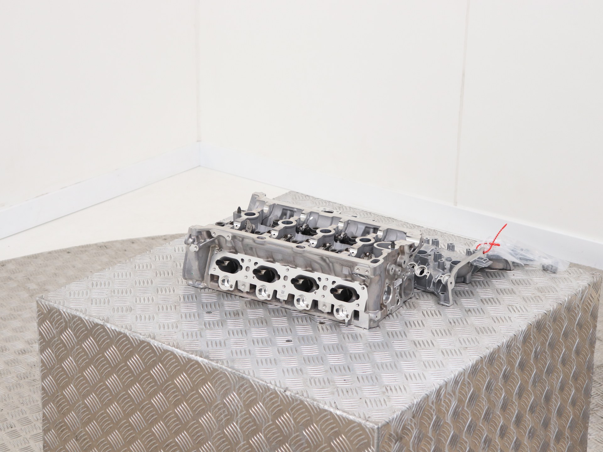 Cylinder head Audi A6 2.0 16V 40 TFSI - 06N103063A DMT