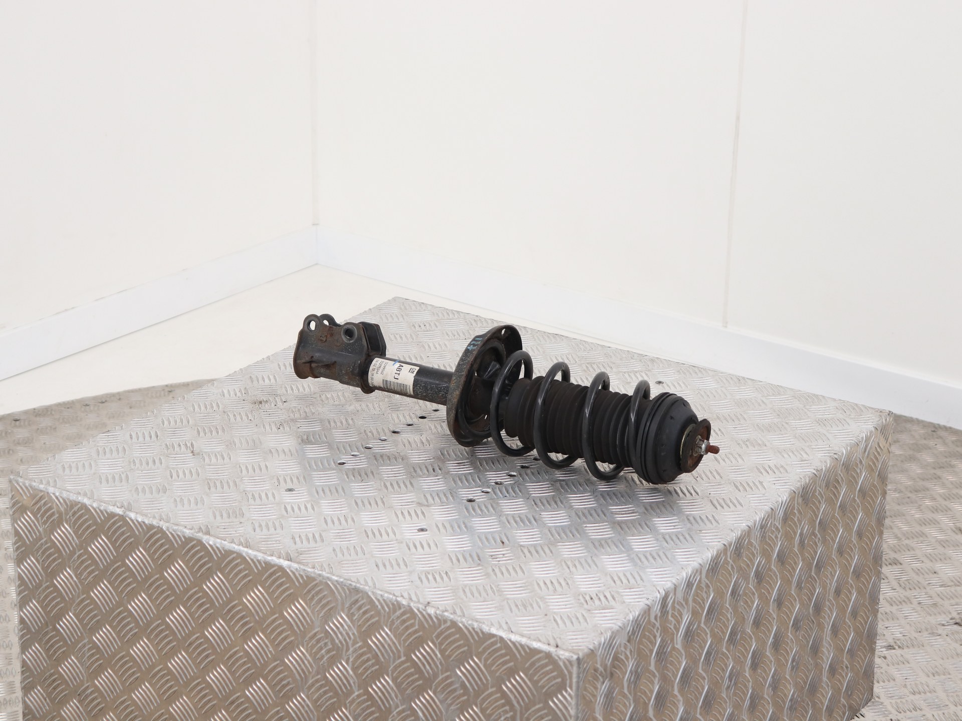 Front shock absorber rod, right Opel Corsa D 1.2 16V - 13399042 GM