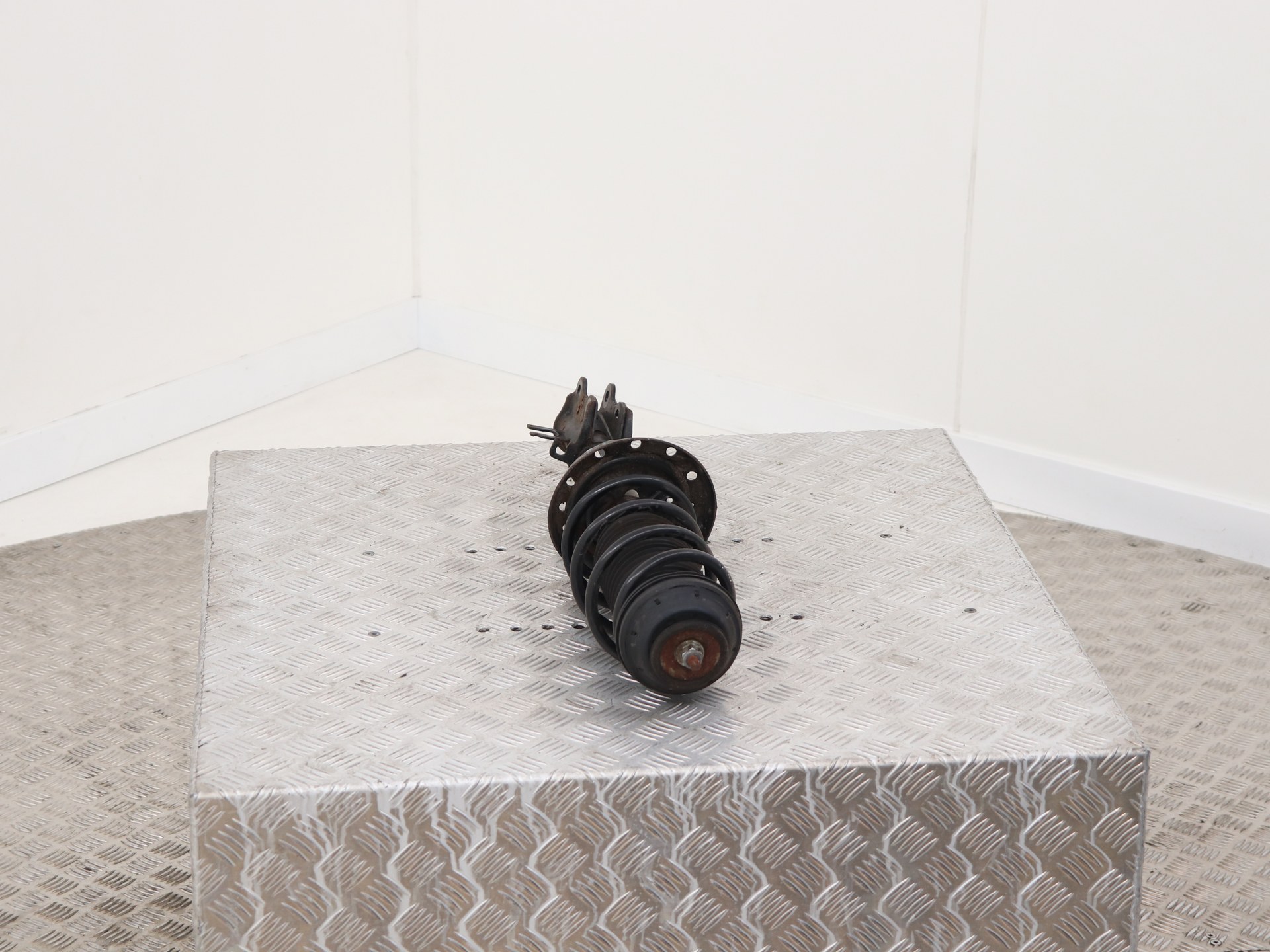 Front shock absorber rod, right Opel Corsa D 1.2 16V - 13399042 GM